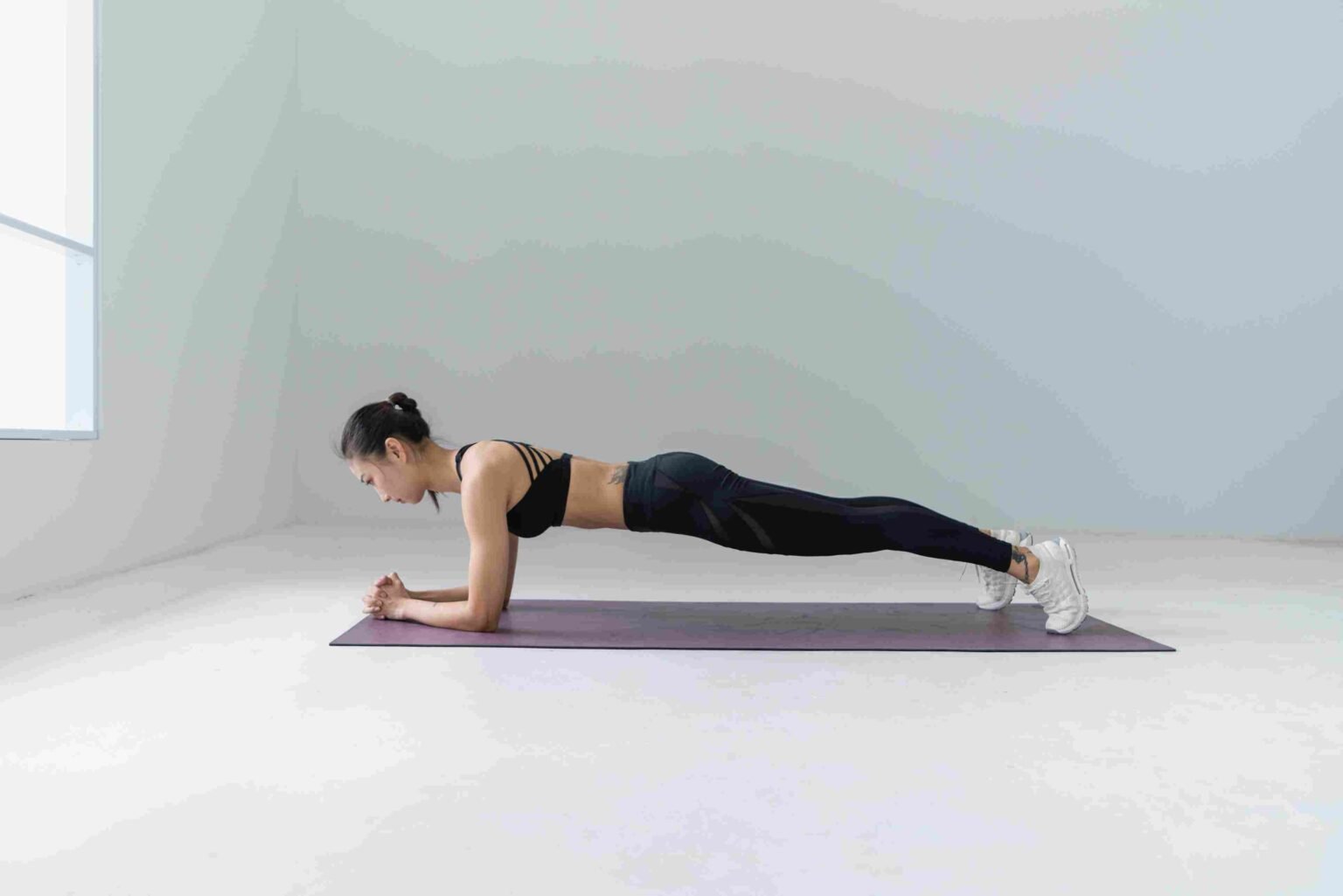 10 Best Calisthenics Ab Workout Moves For A Strong Core